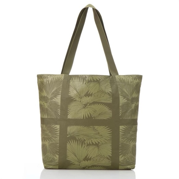 ALOHA Collection | Bags | Aloha Collection X Sig Zane Loulu Reversible ...